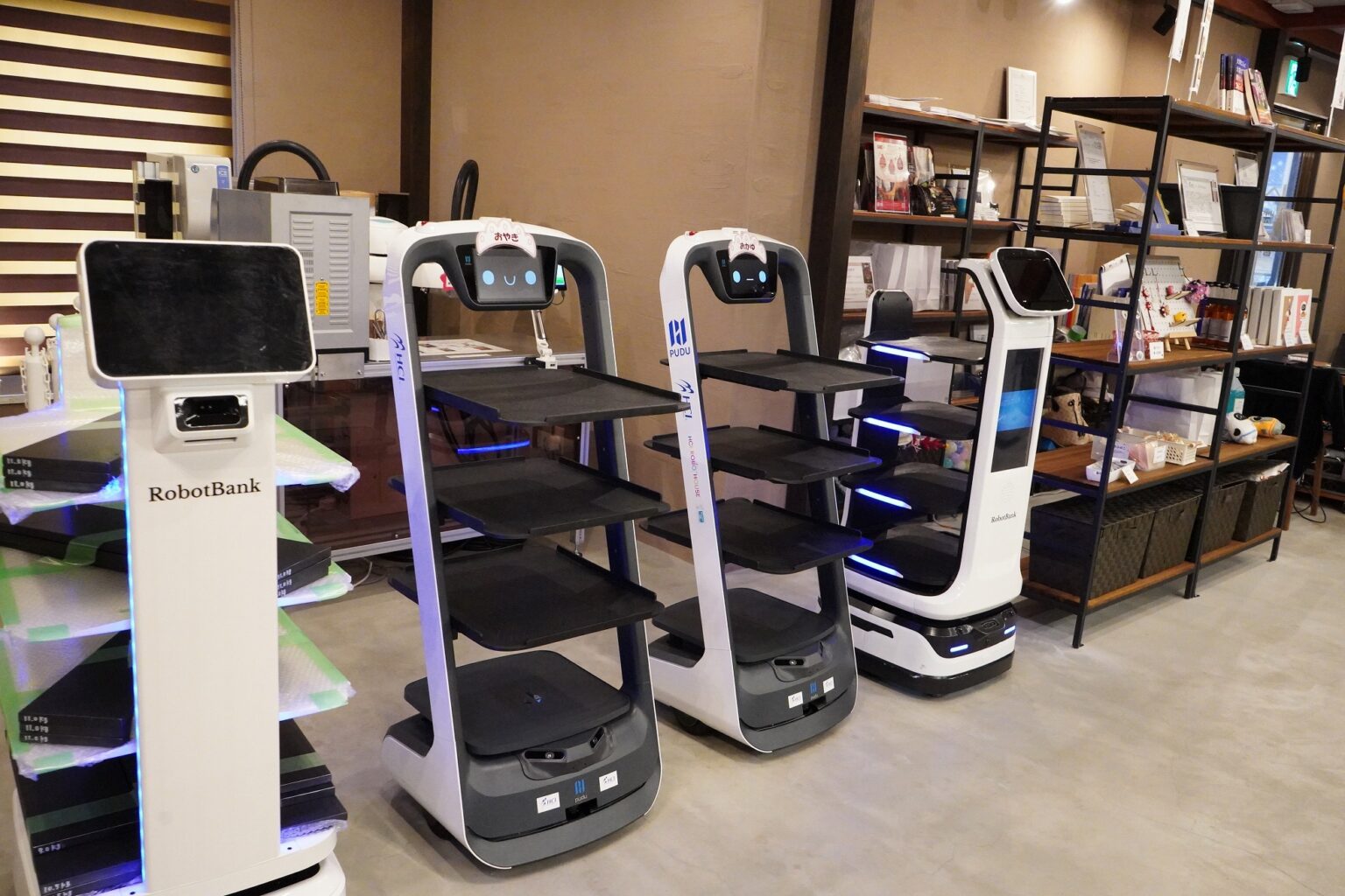 ロボット達が迎えてくれる癒やしのカフェ - HCI ROBO HOUSE | オフィス・キートス｜技術を言葉にする「ものづくりライター」のオフィス